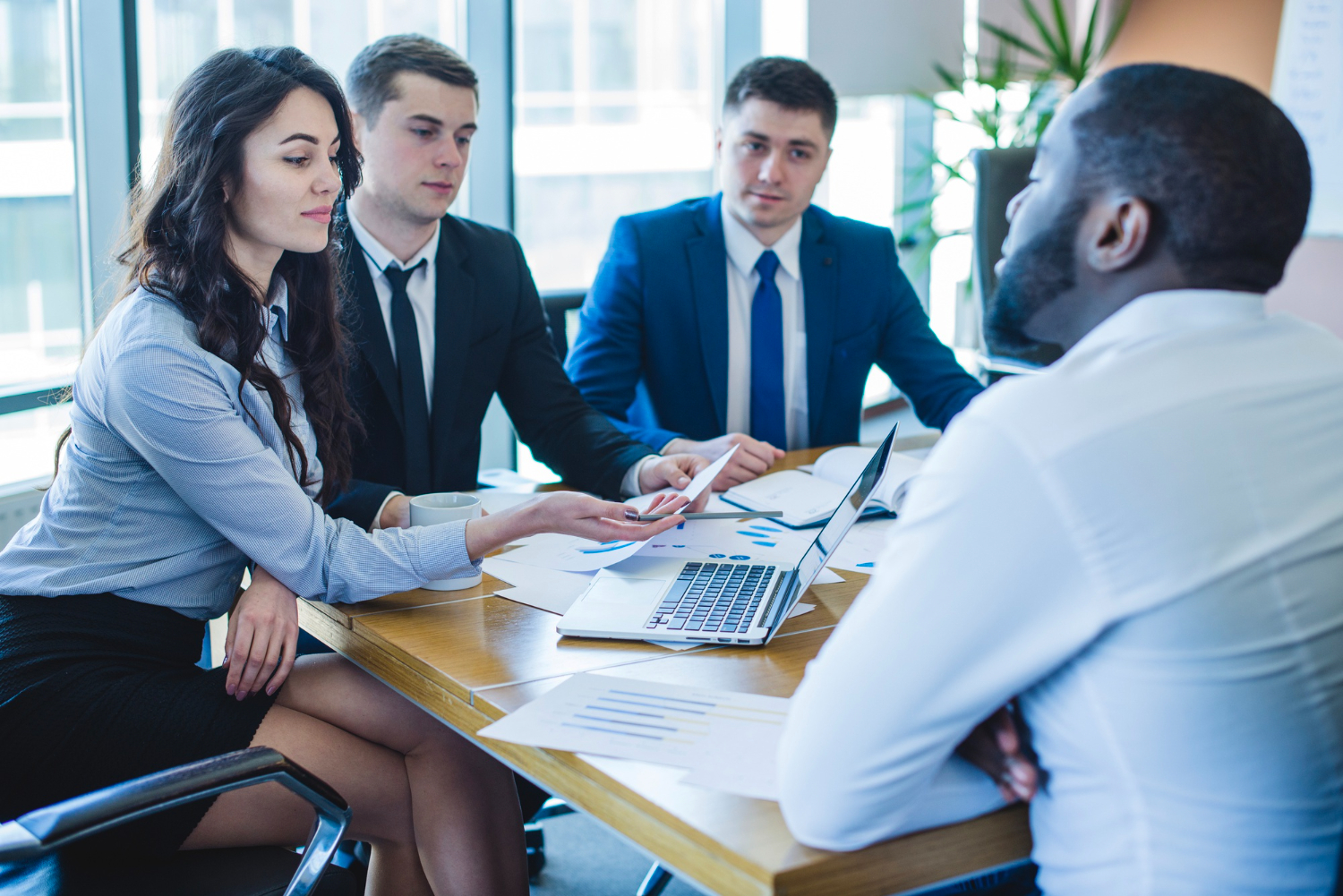 How to Evaluate a Lawyer’s Credentials Before Hiring