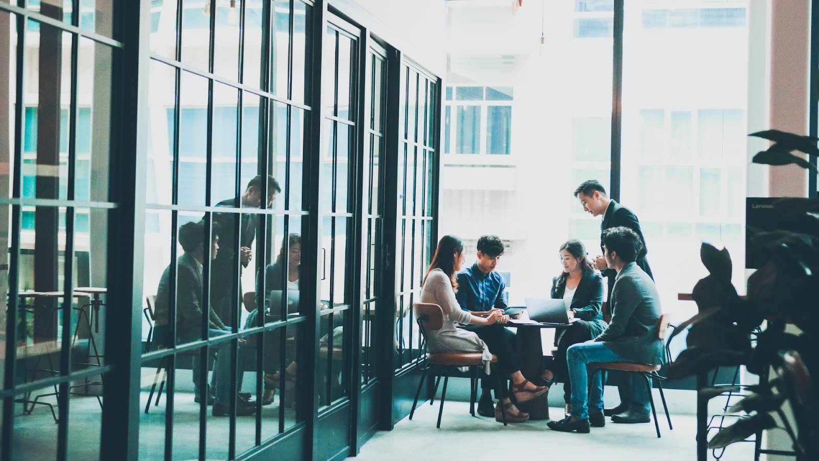 Top 12 Amenities That Make Coworking Ideal for Modern Businesses