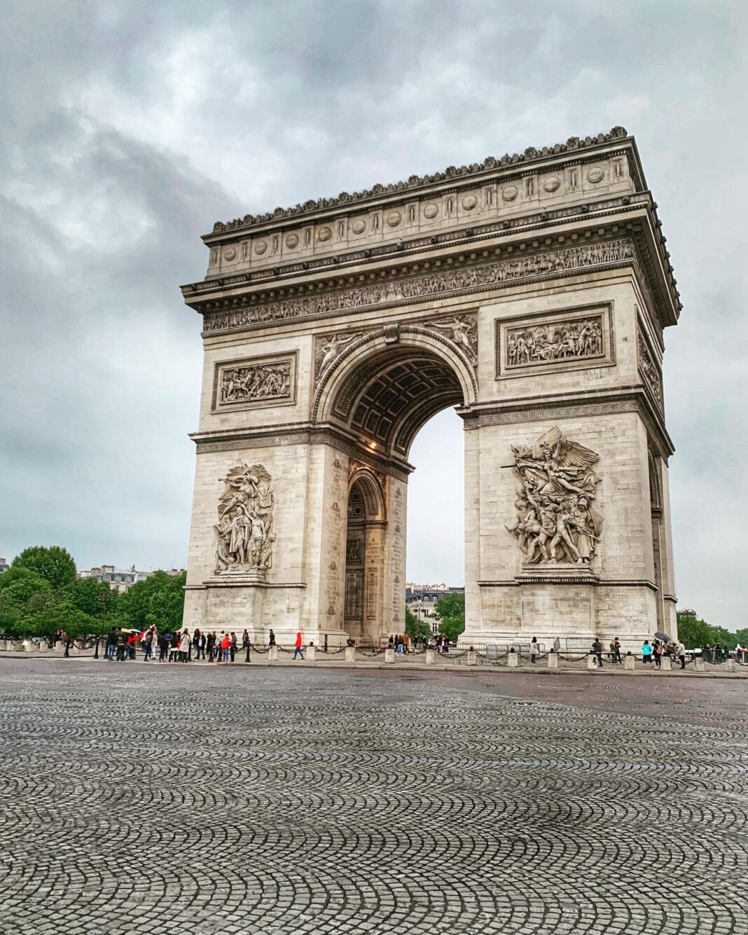 What Is an Arch Picture: A Guide to Posing, Photography, and Expression ...